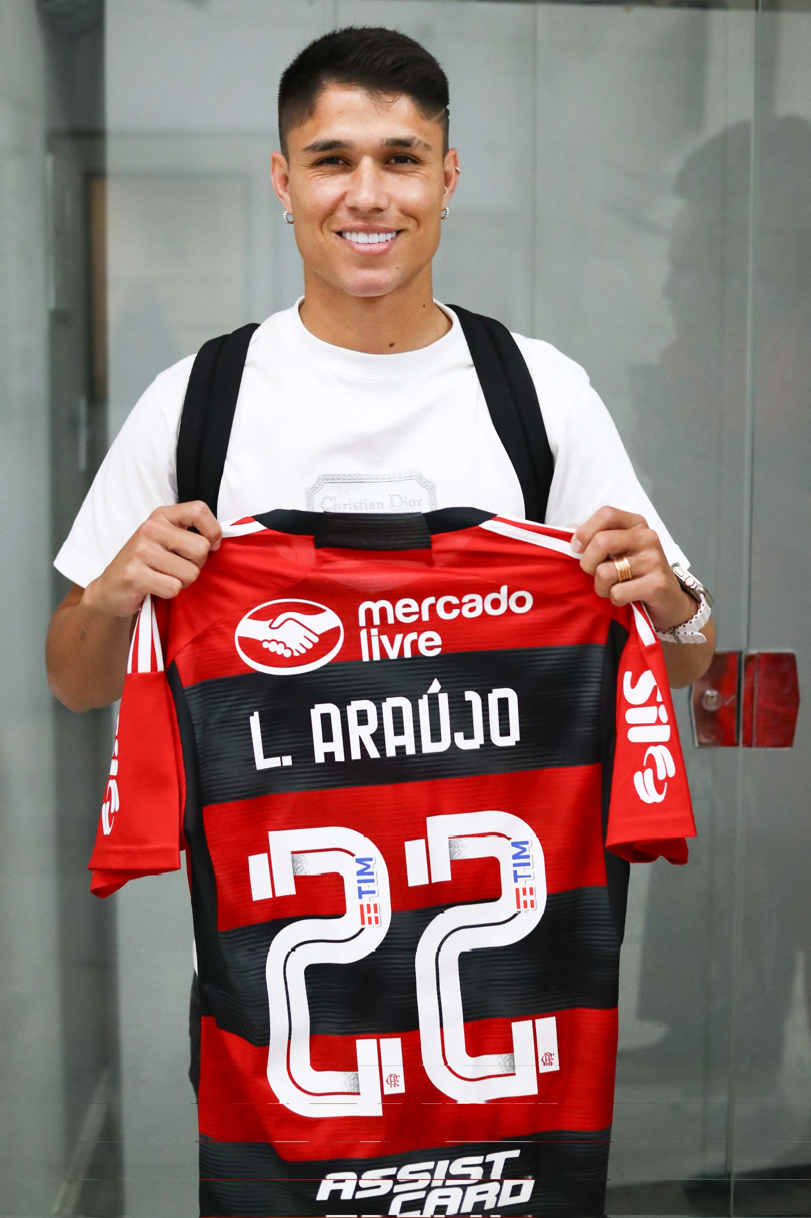 Luiz Araújo exalta o Flamengo ao desembarcar no Rio: "O Maior do Brasil e do mundo ...