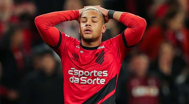 Vitor Roque rompe ligamento e não deve mais pisar em campo em 2023 ...